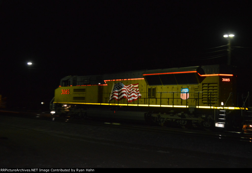 UP 3085 Racing through Summit after Dark